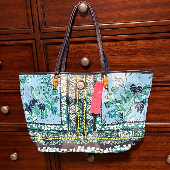 Lilly Pulitzer | Bags | Lilly Pulitzer Blue And Green Floral Tote ...